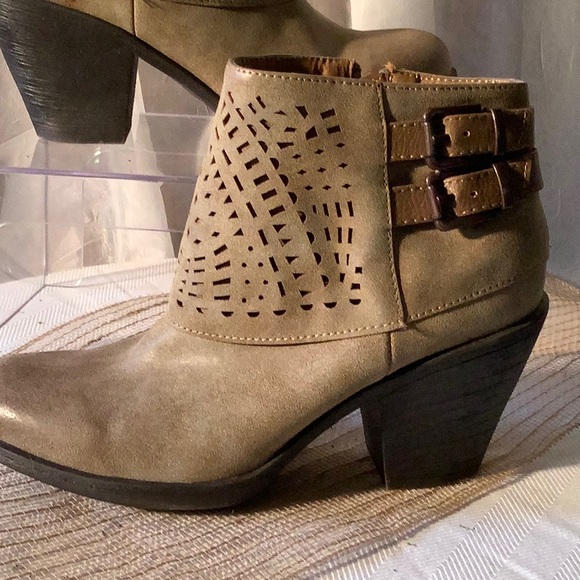 Euro Soft | Shoes | Euro Soft By Sofft Panora Style Size 8 Neutral ...